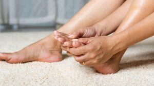 5 Steps to Treating a Sprained Toe at Home - TheWellthieone