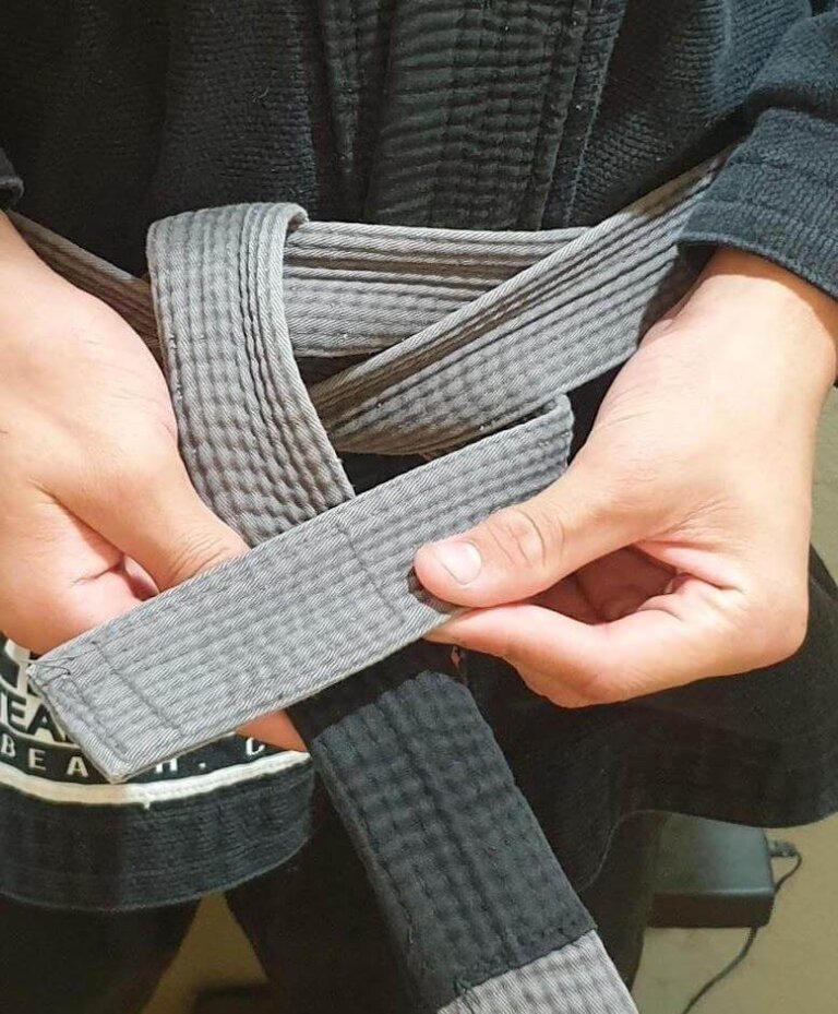 How To Tie A Gi Belt Step By Step – It’s Easy! - TheWellthieone