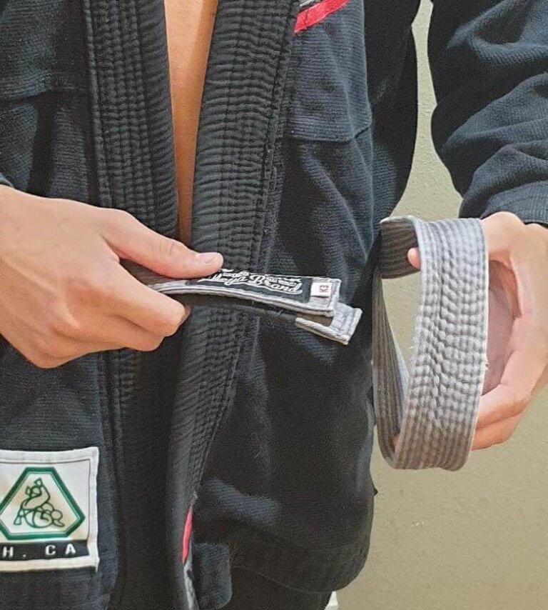 How To Tie A Gi Belt Step By Step – It’s Easy! - TheWellthieone