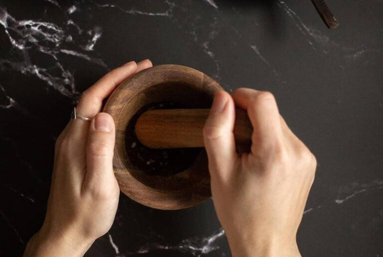 Create Your Own Homemade Clove Toothpaste for a Total Oral Health ...